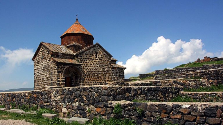 Backpacken Lake Sevan • Sevanmeer • tips, overnachten, vervoer